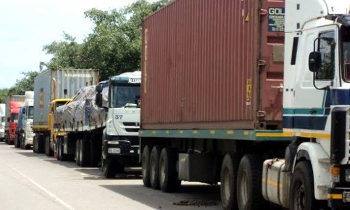 Kinshasa : des véhicules poids lourds défient la décision de l’autorité ...